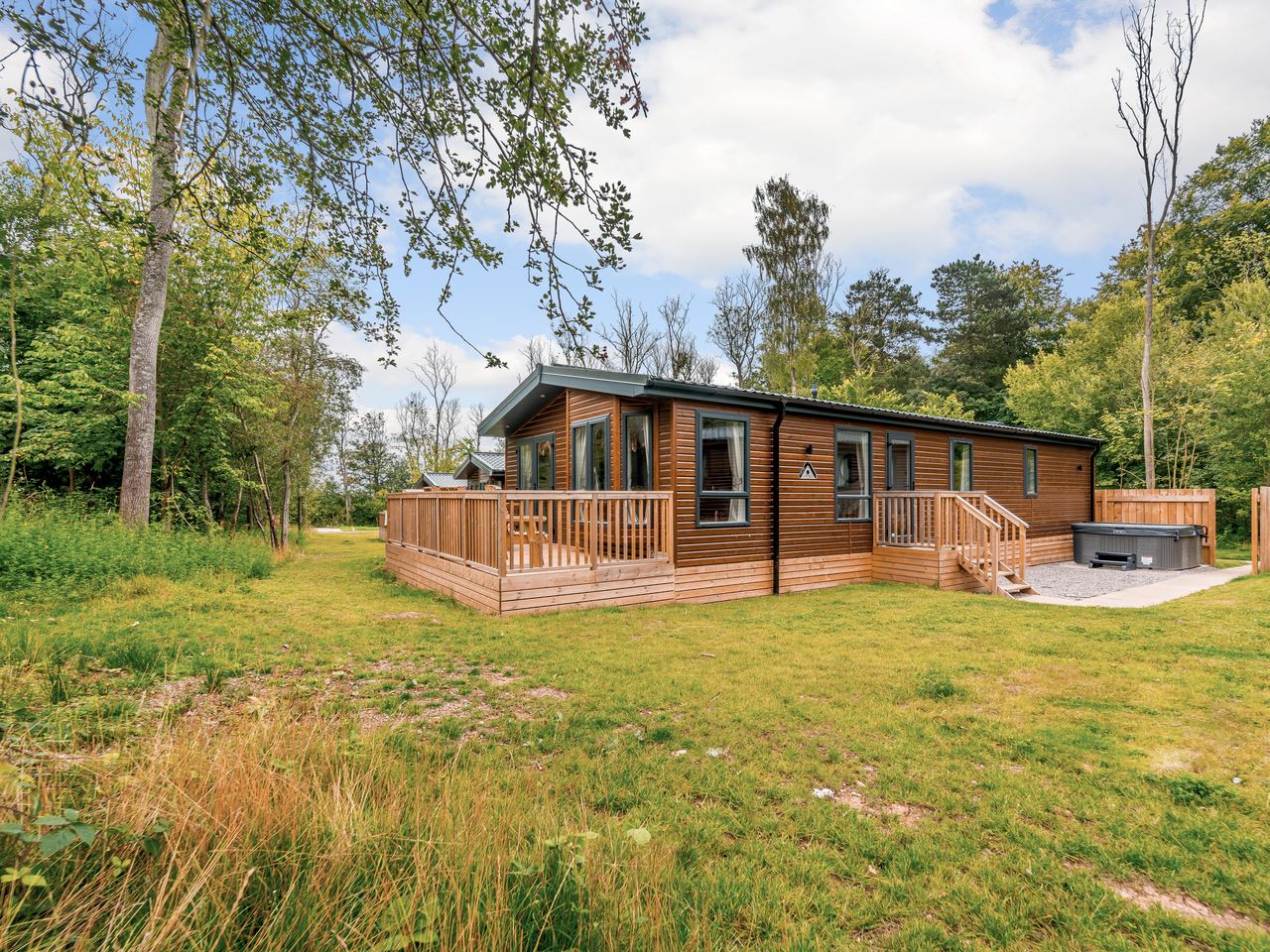 8-person lodge - Brayford Lodge Spa 8CJ on Kenwick Woods