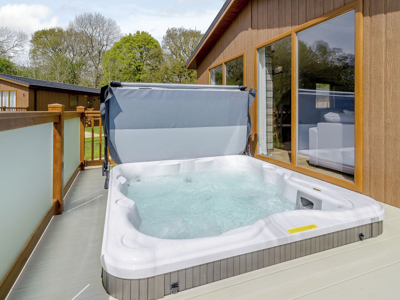 6-person lodge - The Yarwell 6CJ on Rockingham Forest