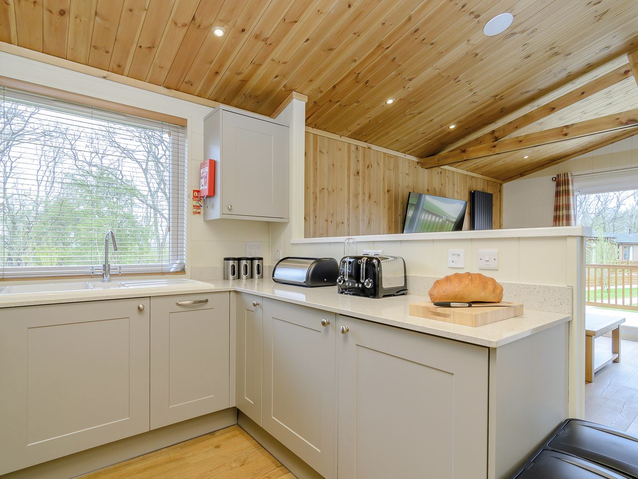 4-person lodge - The Sutton 4CEJ on Rockingham Forest