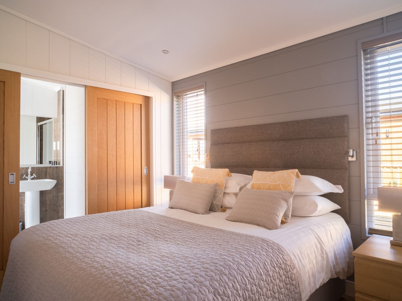 4-person lodge – Goldfinch 4C12 on Laceby Manor Resort