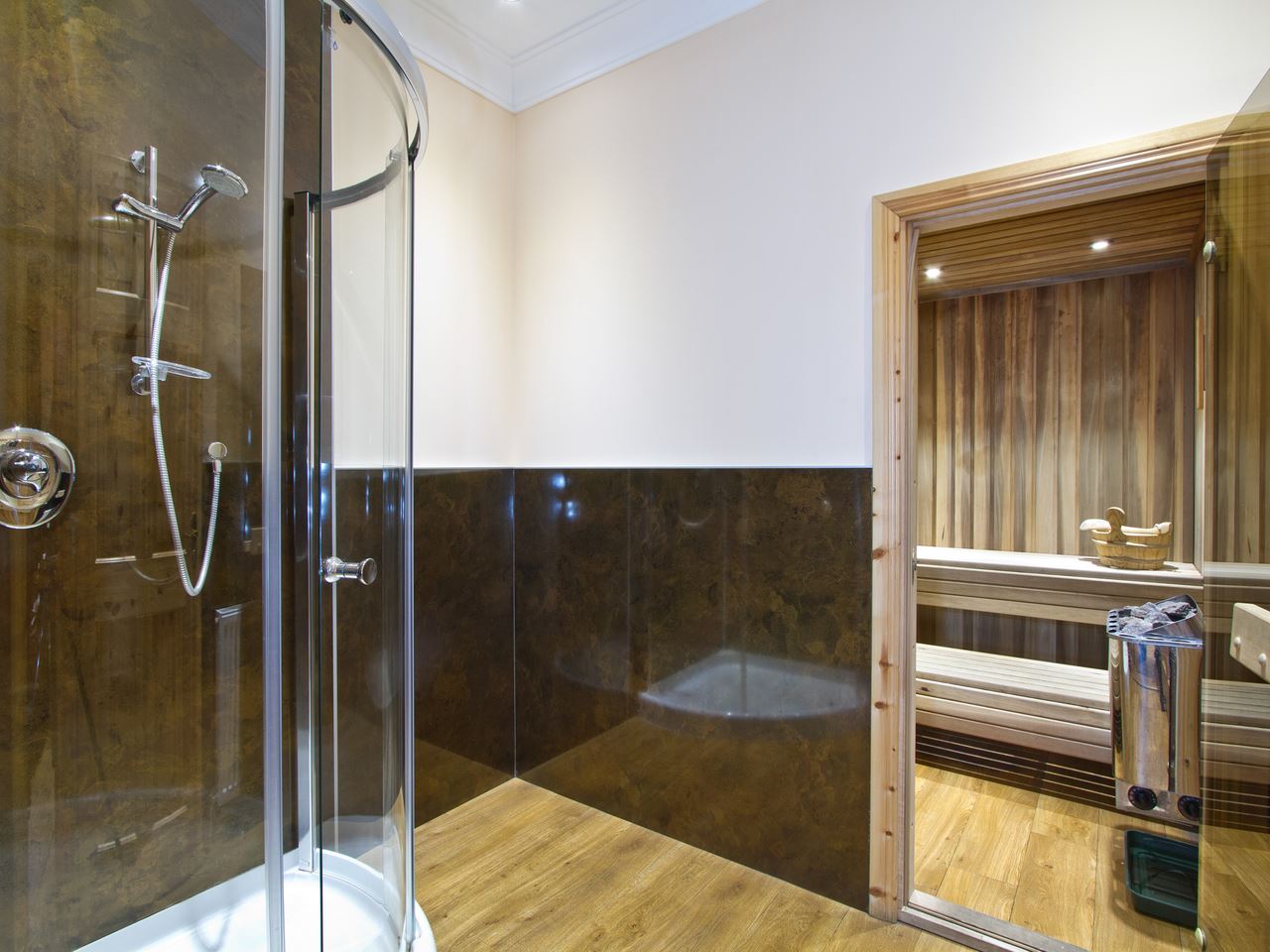 12-person lodge - The Braveheart 12LJ on Piperdam